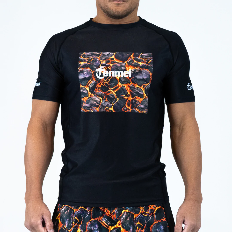 Tenmei Original / TENMEI LAVA ラッシュガード 半袖